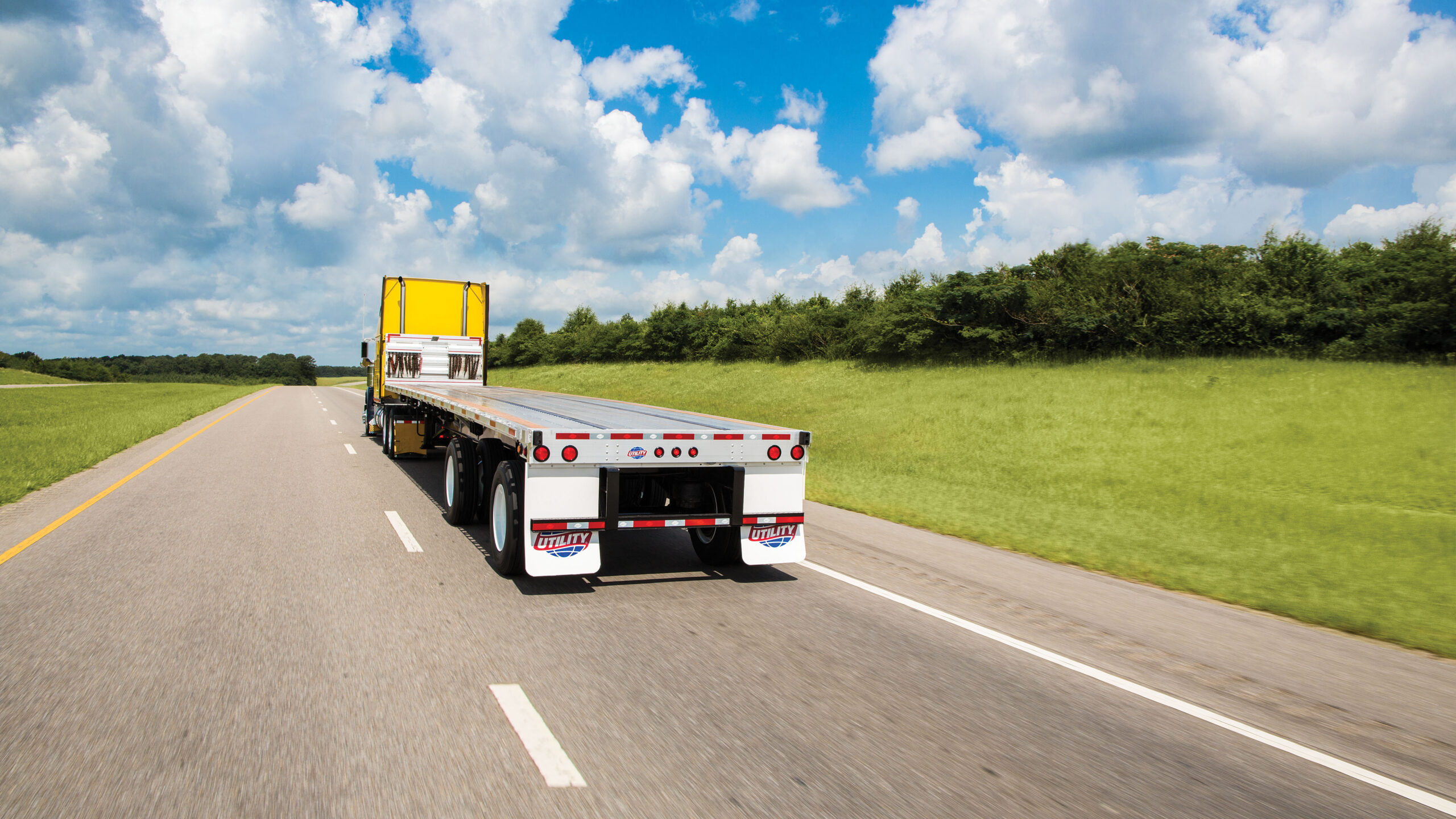 All you Need to Know about Flatbed Truck Equipment - Articair Official